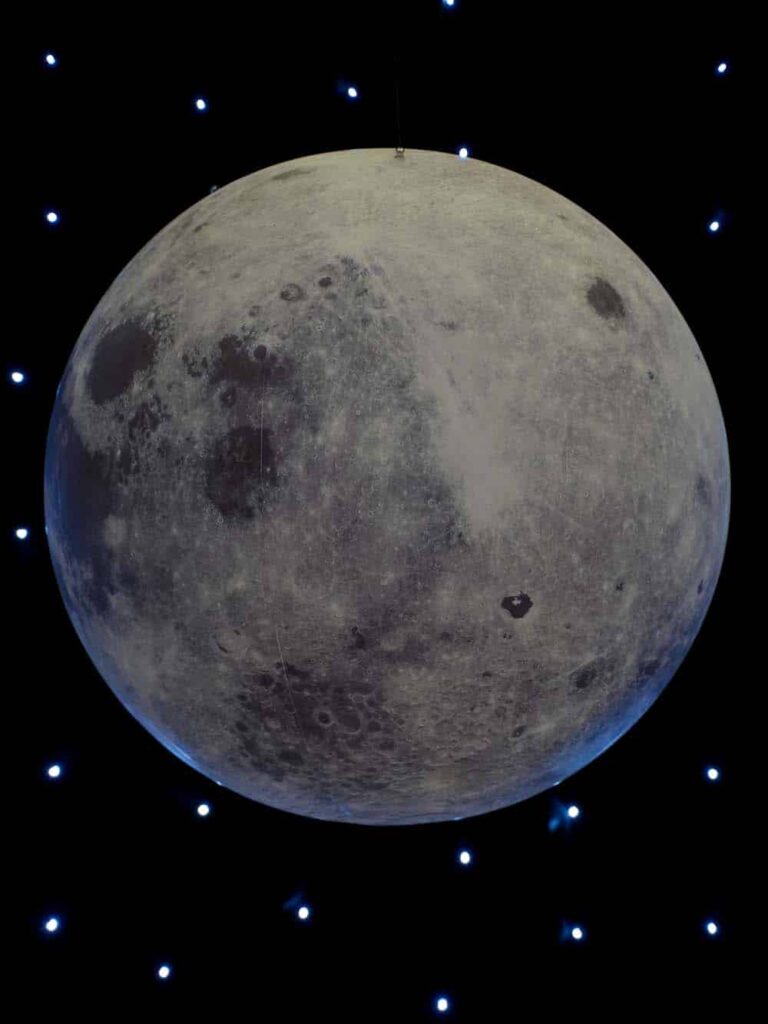 Giant Inflatable Planet - The Moon - (Mains Powered) | EPH Creative ...